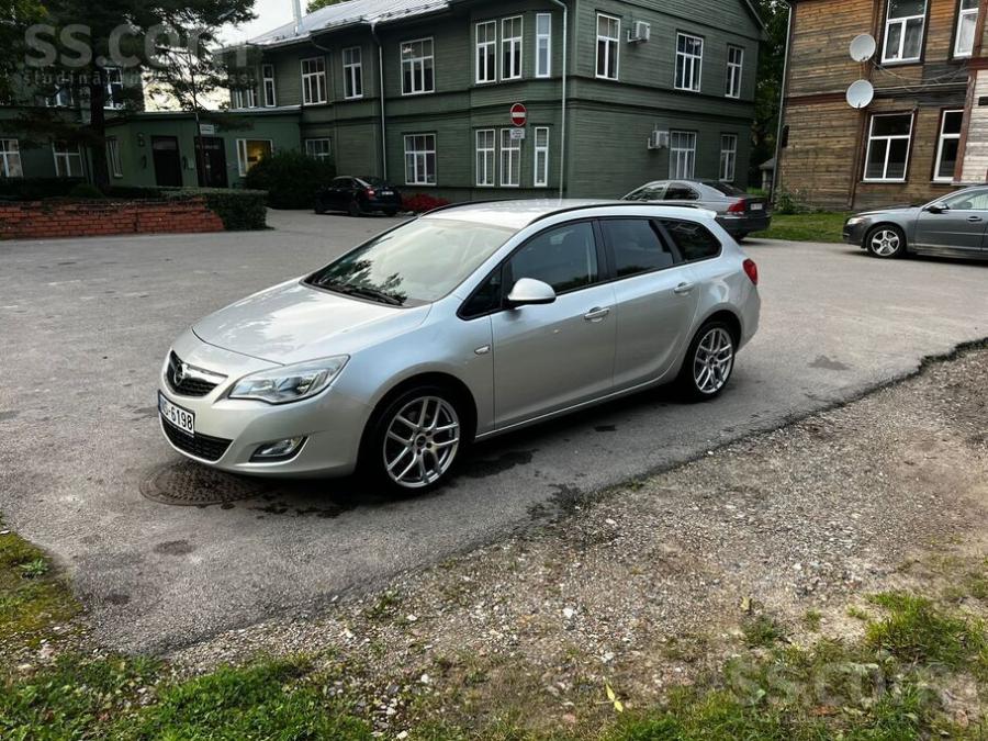 Opel Astra 2011 Jelgava, ar dzinēja tilpumu 1.70 L un nobraukumu 218 tūkst. km par 3500 €, foto 5 vietnē AUTOMOTO.COM.LV