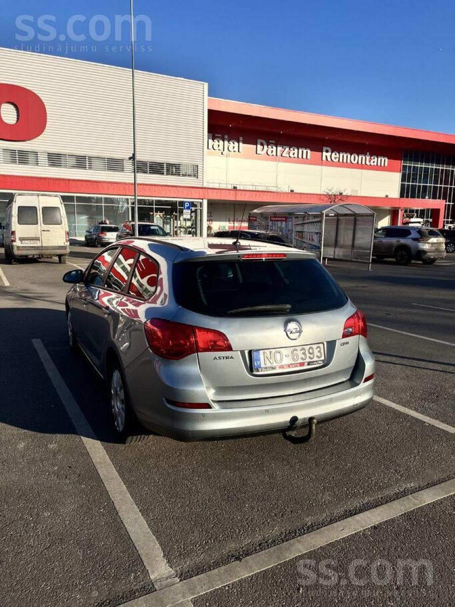 Opel Astra 2011 Rīga, ar dzinēja tilpumu 1.70 L un nobraukumu 254 tūkst. km par 3200 €, foto 3 vietnē AUTOMOTO.COM.LV