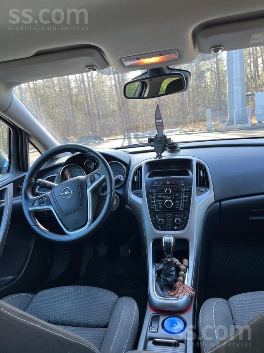 Opel Astra 2011 Rīga, ar dzinēja tilpumu 1.70 L un nobraukumu 254 tūkst. km par 3200 €, foto 4 vietnē AUTOMOTO.COM.LV