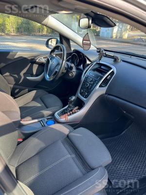 Opel Astra 2011 Rīga, ar dzinēja tilpumu 1.70 L un nobraukumu 254 tūkst. km par 3200 €, foto 5 vietnē AUTOMOTO.COM.LV