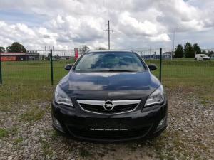 Opel Astra 2011 in Saldus, with an engine capacity of 2.00 L and mileage of 233 thousand km for 4990 €, photo 6 on AUTOMOTO.COM.LV