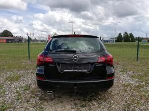 Opel Astra 2011 in Saldus, with an engine capacity of 2.00 L and mileage of 233 thousand km for 4990 €, photo 7 on AUTOMOTO.COM.LV
