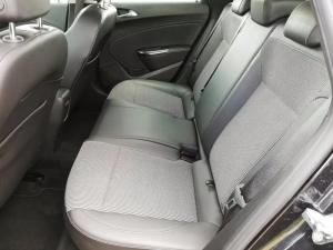 Opel Astra 2011 in Saldus, with an engine capacity of 2.00 L and mileage of 233 thousand km for 4990 €, photo 11 on AUTOMOTO.COM.LV