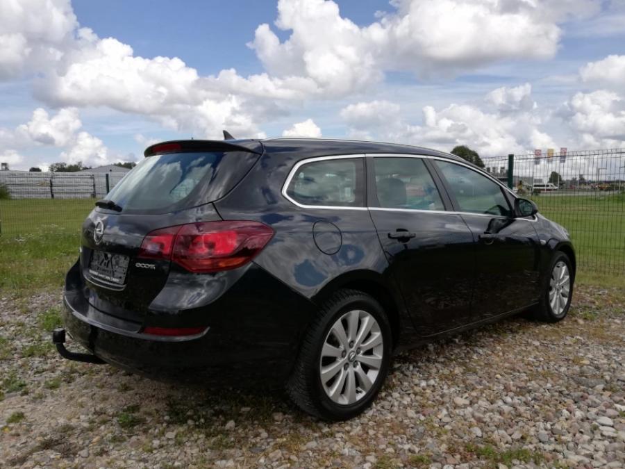 Opel Astra 2011 in Riga, with an engine capacity of 2.00 L and mileage of 233 thousand km for 4990 €, photo 9 on AUTOMOTO.COM.LV