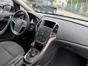 Opel Astra 2011 in Riga, with an engine capacity of 2.00 L and mileage of 233 thousand km for 4990 €, photo 16 on AUTOMOTO.COM.LV