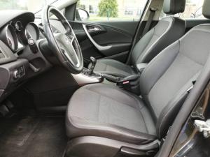 Opel Astra 2011 in Riga, with an engine capacity of 2.00 L and mileage of 233 thousand km for 4990 €, photo 20 on AUTOMOTO.COM.LV