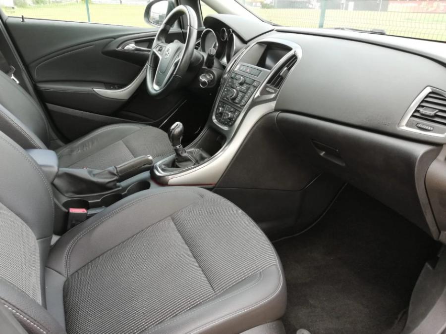 Opel Astra 2011 in Riga, with an engine capacity of 2.00 L and mileage of 233 thousand km for 4990 €, photo 22 on AUTOMOTO.COM.LV