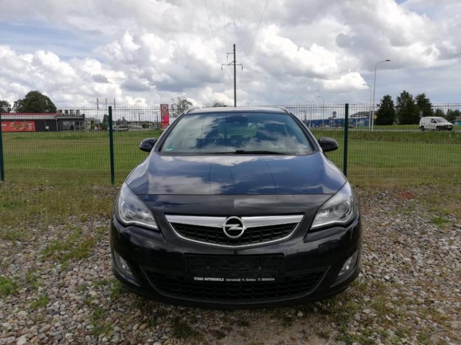 Opel Astra 2011 in Riga, with an engine capacity of 2.00 L and mileage of 233 thousand km for 4990 €, photo 24 on AUTOMOTO.COM.LV
