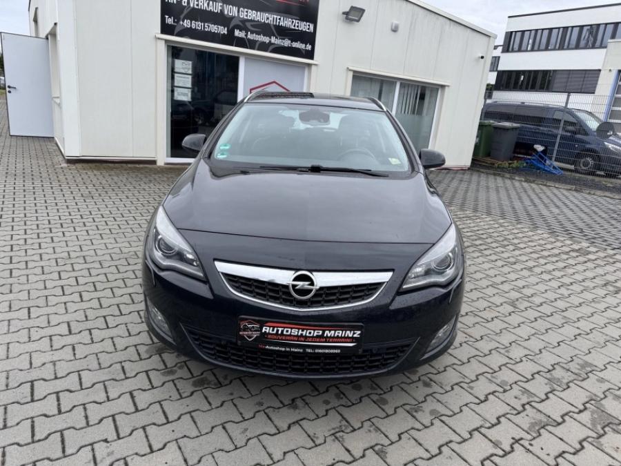 Opel Astra 2011 in Riga, with an engine capacity of 2.00 L and mileage of 233 thousand km for 4990 €, photo 25 on AUTOMOTO.COM.LV