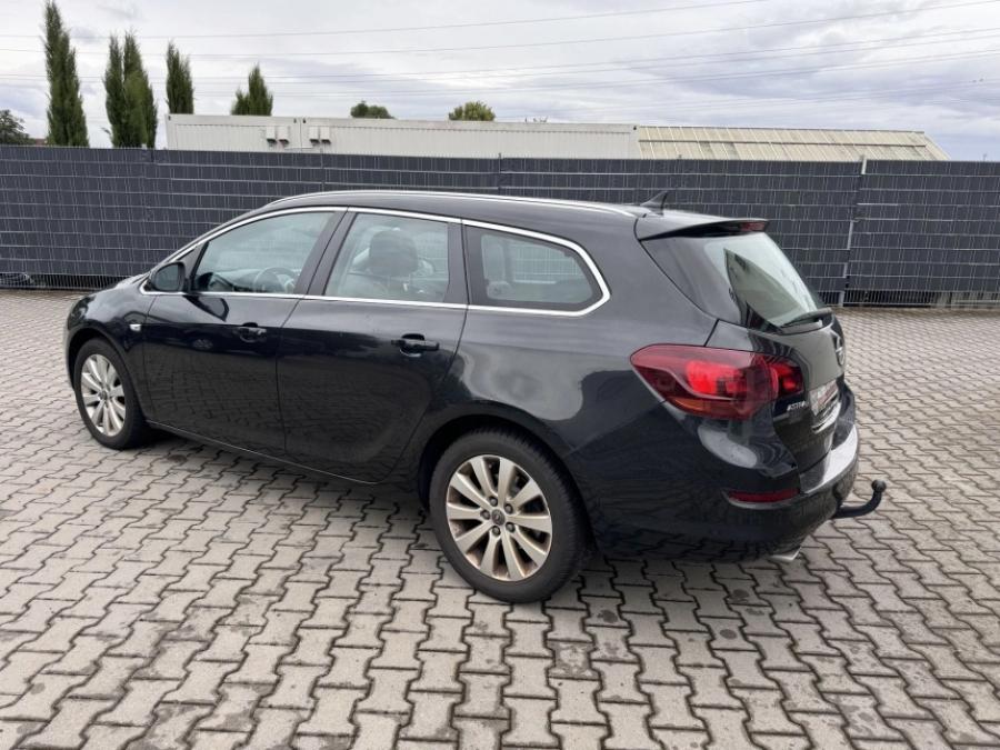 Opel Astra 2011 in Riga, with an engine capacity of 2.00 L and mileage of 233 thousand km for 4990 €, photo 27 on AUTOMOTO.COM.LV