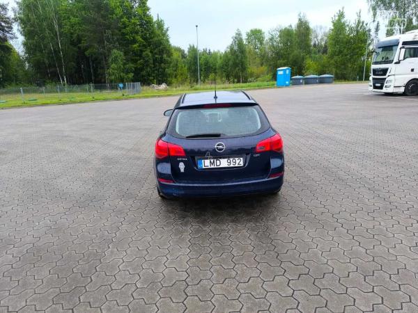 Opel Astra 2011 in Kaunas, with an engine capacity of 1.70 L and mileage of 296 thousand km for 1690 €, photo 3 on AUTOMOTO.COM.LV