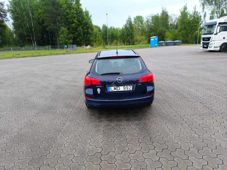 Opel Astra 2011 in Kaunas, with an engine capacity of 1.70 L and mileage of 296 thousand km for 1690 €, photo 4 on AUTOMOTO.COM.LV