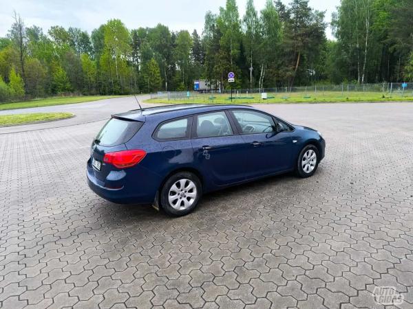 Opel Astra 2011 in Kaunas, with an engine capacity of 1.70 L and mileage of 296 thousand km for 1690 €, photo 4 on AUTOMOTO.COM.LV