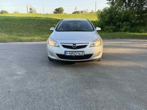 Opel Astra 2011 Viļņa, ar dzinēja tilpumu 1.70 L un nobraukumu 440 tūkst. km par 1450 €, foto  vietnē AUTOMOTO.COM.LV