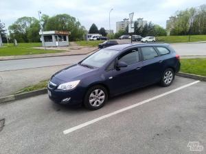 Opel Astra 2011 in Kaunas, with an engine capacity of 1.70 L and mileage of 295 thousand km for 1690 €, photo 3 on AUTOMOTO.COM.LV