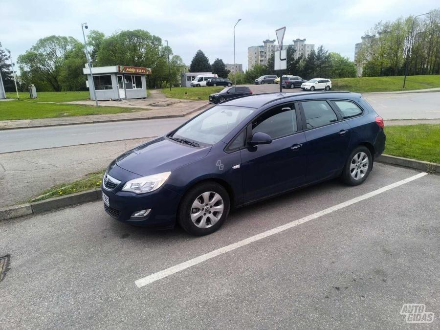 Opel Astra 2011 in Kaunas, with an engine capacity of 1.70 L and mileage of 295 thousand km for 1690 €, photo 3 on AUTOMOTO.COM.LV