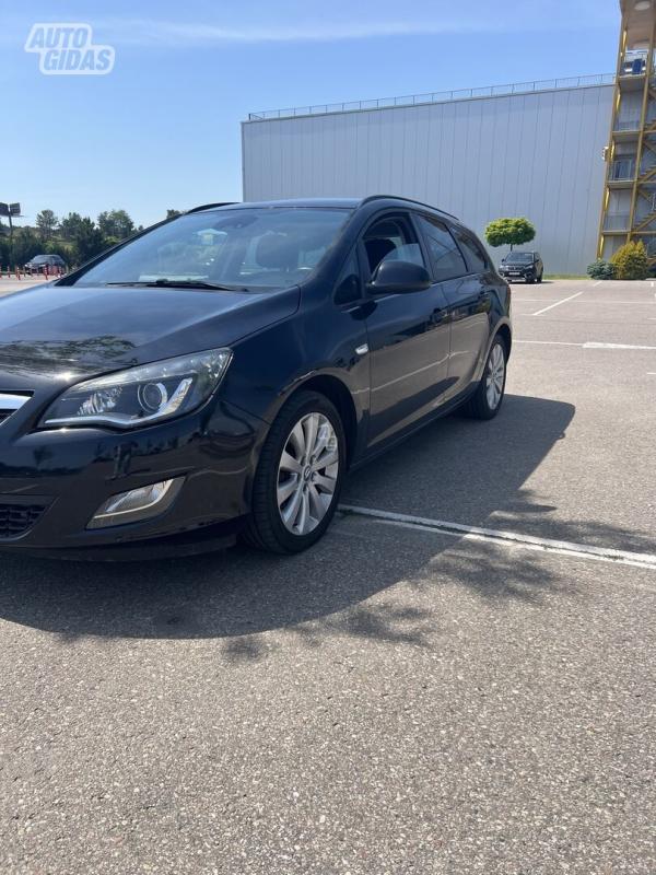 Opel Astra 2011 in Vilnius, with an engine capacity of 2.00 L and mileage of 240 thousand km for 3300 €, photo 1 on AUTOMOTO.COM.LV