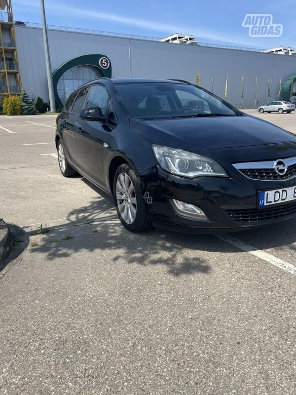 Opel Astra 2011 in Vilnius, with an engine capacity of 2.00 L and mileage of 240 thousand km for 3300 €, photo 3 on AUTOMOTO.COM.LV