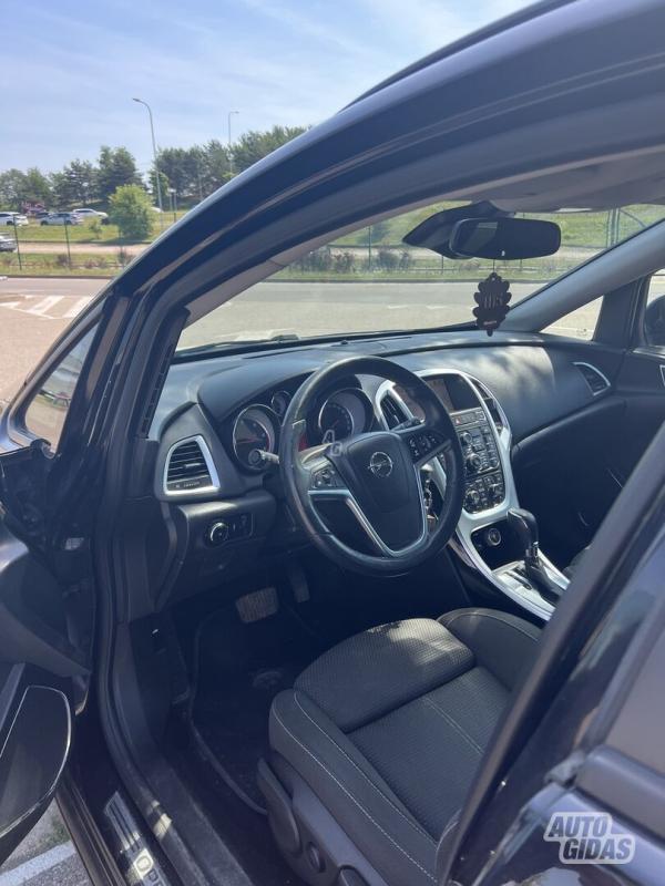 Opel Astra 2011 in Vilnius, with an engine capacity of 2.00 L and mileage of 240 thousand km for 3300 €, photo 6 on AUTOMOTO.COM.LV