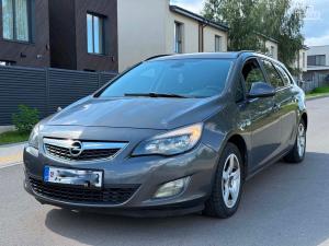 Opel Astra 2011 in Vilnius, with an engine capacity of 1.70 L and mileage of 300 thousand km for 1350 €, photo  on AUTOMOTO.COM.LV