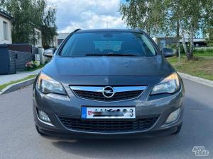 Opel Astra 2011 in Vilnius, with an engine capacity of 1.70 L and mileage of 300 thousand km for 1350 €, photo 3 on AUTOMOTO.COM.LV