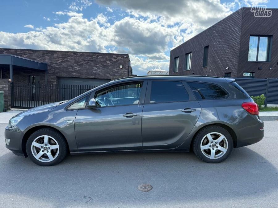 Opel Astra 2011 in Vilnius, with an engine capacity of 1.70 L and mileage of 300 thousand km for 1350 €, photo 8 on AUTOMOTO.COM.LV