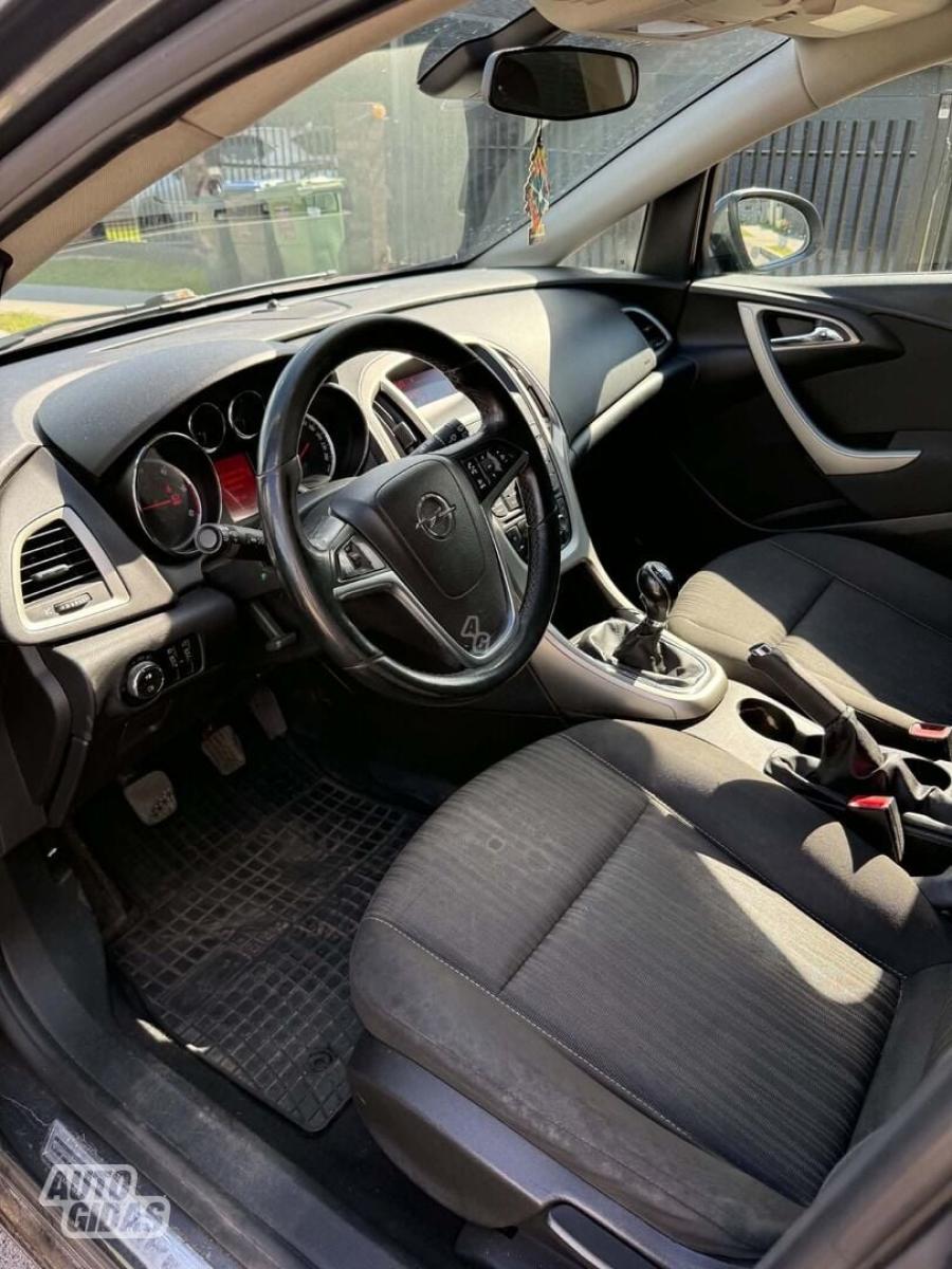 Opel Astra 2011 in Vilnius, with an engine capacity of 1.70 L and mileage of 300 thousand km for 1350 €, photo 10 on AUTOMOTO.COM.LV