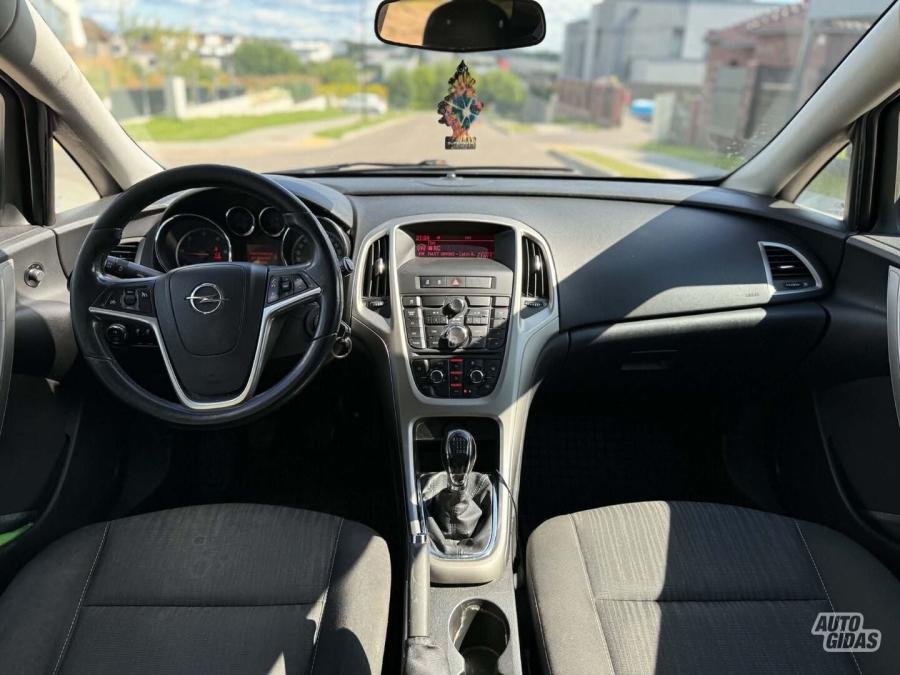 Opel Astra 2011 in Vilnius, with an engine capacity of 1.70 L and mileage of 300 thousand km for 1350 €, photo 12 on AUTOMOTO.COM.LV
