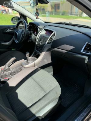 Opel Astra 2011 in Vilnius, with an engine capacity of 1.70 L and mileage of 300 thousand km for 1350 €, photo 13 on AUTOMOTO.COM.LV