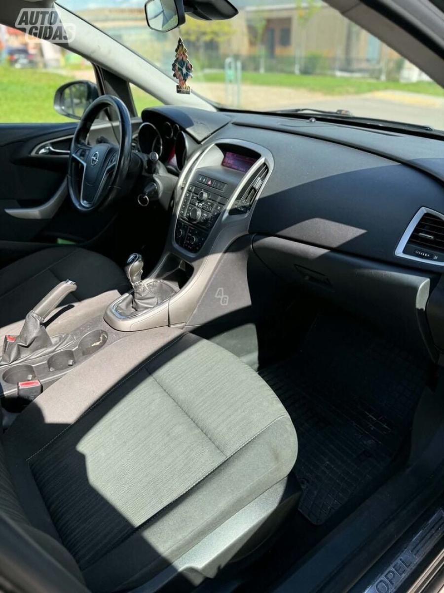 Opel Astra 2011 in Vilnius, with an engine capacity of 1.70 L and mileage of 300 thousand km for 1350 €, photo 13 on AUTOMOTO.COM.LV