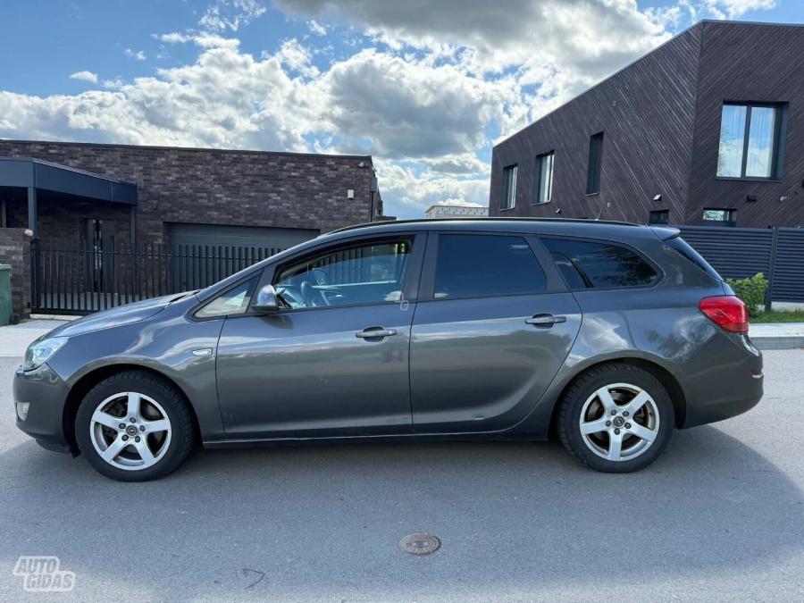 Opel Astra 2011 Viļņa, ar dzinēja tilpumu 1.70 L un nobraukumu 300 tūkst. km par 1250 €, foto 8 vietnē AUTOMOTO.COM.LV