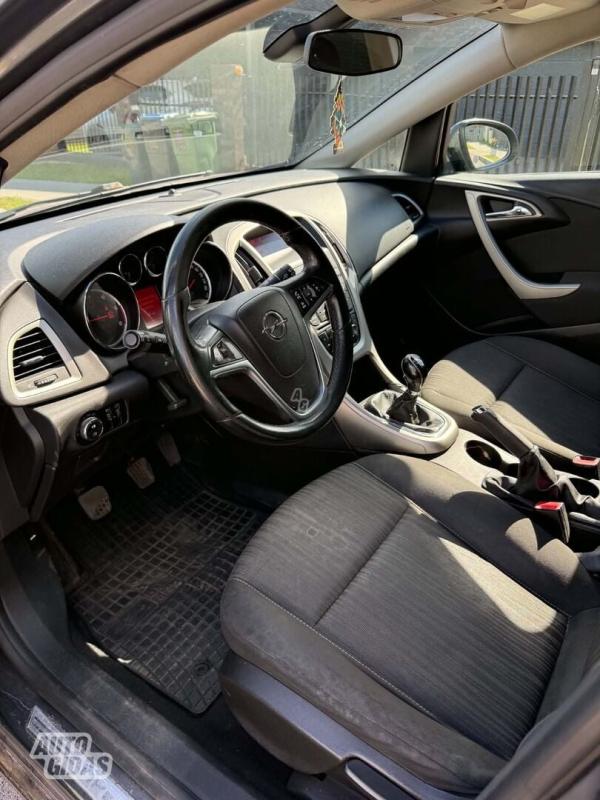 Opel Astra 2011 Viļņa, ar dzinēja tilpumu 1.70 L un nobraukumu 300 tūkst. km par 1250 €, foto 9 vietnē AUTOMOTO.COM.LV