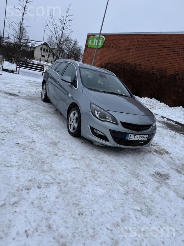 Opel Astra 2012 in Jelgava, with an engine capacity of 2.00 L and mileage of 0 thousand km for 4890 €, photo 2 on AUTOMOTO.COM.LV