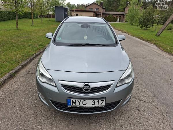Opel Astra 2012 in Ukmerge, with an engine capacity of 1.70 L and mileage of 245 thousand km for 2750 €, photo 2 on AUTOMOTO.COM.LV