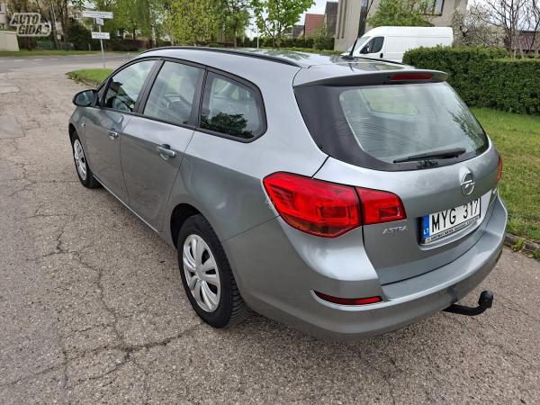 Opel Astra 2012 in Ukmerge, with an engine capacity of 1.70 L and mileage of 245 thousand km for 2750 €, photo 6 on AUTOMOTO.COM.LV