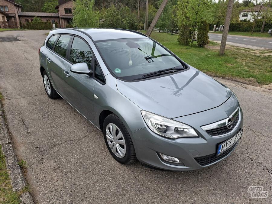 Opel Astra 2012 in Ukmerge, with an engine capacity of 1.70 L and mileage of 245 thousand km for 2700 €, photo 1 on AUTOMOTO.COM.LV