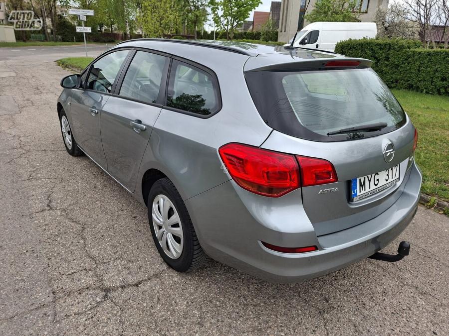 Opel Astra 2012 in Ukmerge, with an engine capacity of 1.70 L and mileage of 245 thousand km for 2700 €, photo 7 on AUTOMOTO.COM.LV