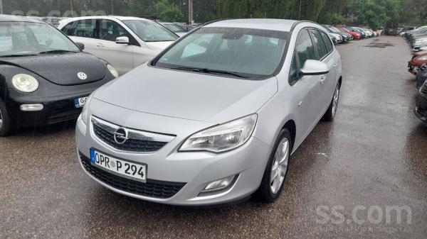 Opel Astra 2012 in Riga, with an engine capacity of 1.40 L and mileage of 220 thousand km for 4000 €, photo 3 on AUTOMOTO.COM.LV
