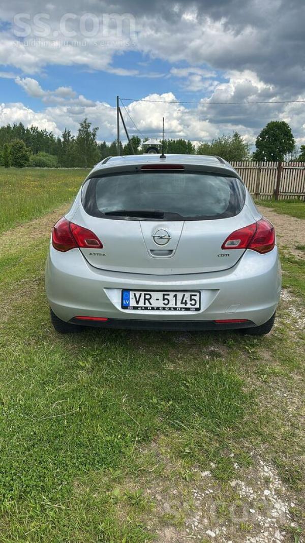 Opel Astra 2012 in Preili, with an engine capacity of 1.60 L and mileage of 290 thousand km for 2100 €, photo 1 on AUTOMOTO.COM.LV
