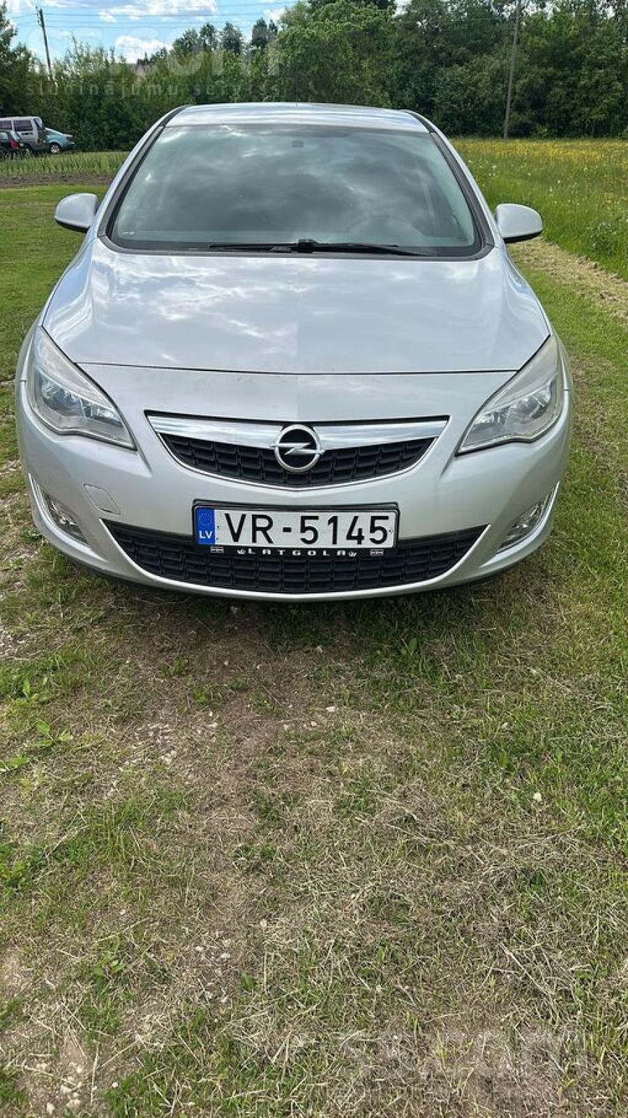 Opel Astra 2012 in Preili, with an engine capacity of 1.60 L and mileage of 290 thousand km for 2100 €, photo 3 on AUTOMOTO.COM.LV