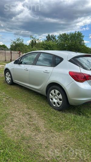 Opel Astra 2012 in Preili, with an engine capacity of 1.60 L and mileage of 290 thousand km for 2100 €, photo 4 on AUTOMOTO.COM.LV