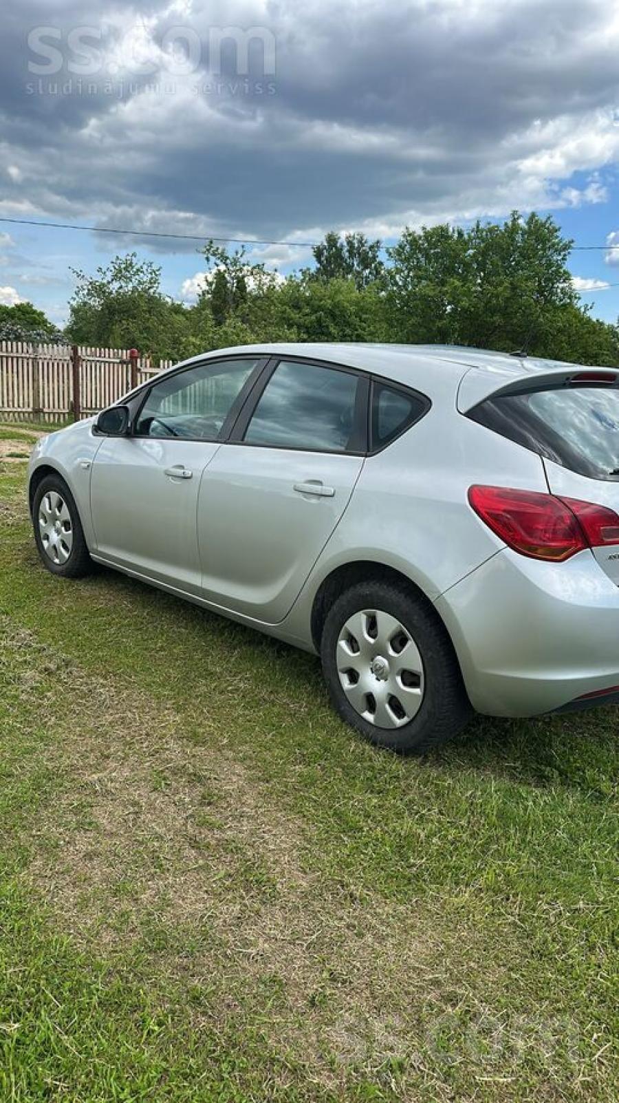 Opel Astra 2012 in Preili, with an engine capacity of 1.60 L and mileage of 290 thousand km for 2100 €, photo 4 on AUTOMOTO.COM.LV