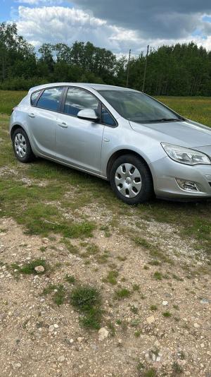 Opel Astra 2012 in Preili, with an engine capacity of 1.60 L and mileage of 290 thousand km for 2100 €, photo 5 on AUTOMOTO.COM.LV