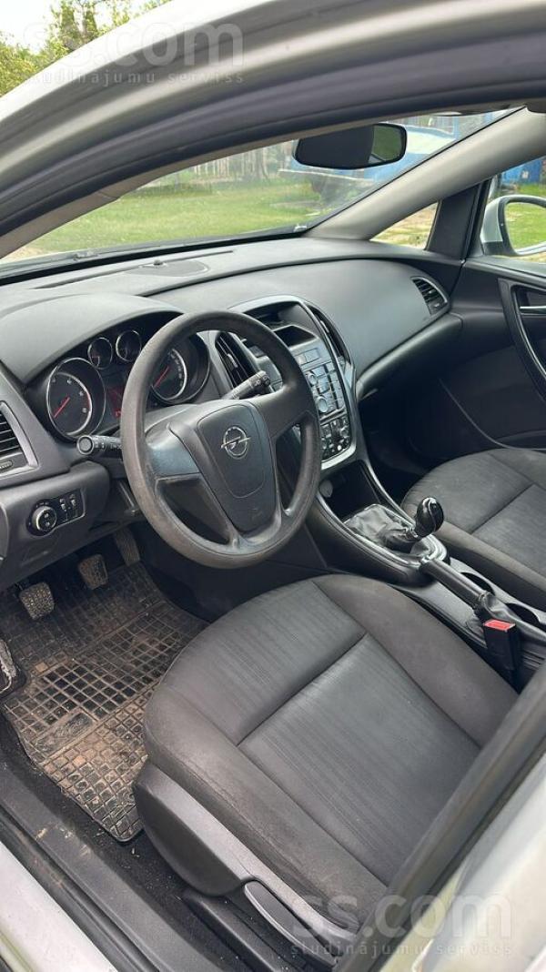 Opel Astra 2012 in Preili, with an engine capacity of 1.60 L and mileage of 290 thousand km for 2100 €, photo 6 on AUTOMOTO.COM.LV