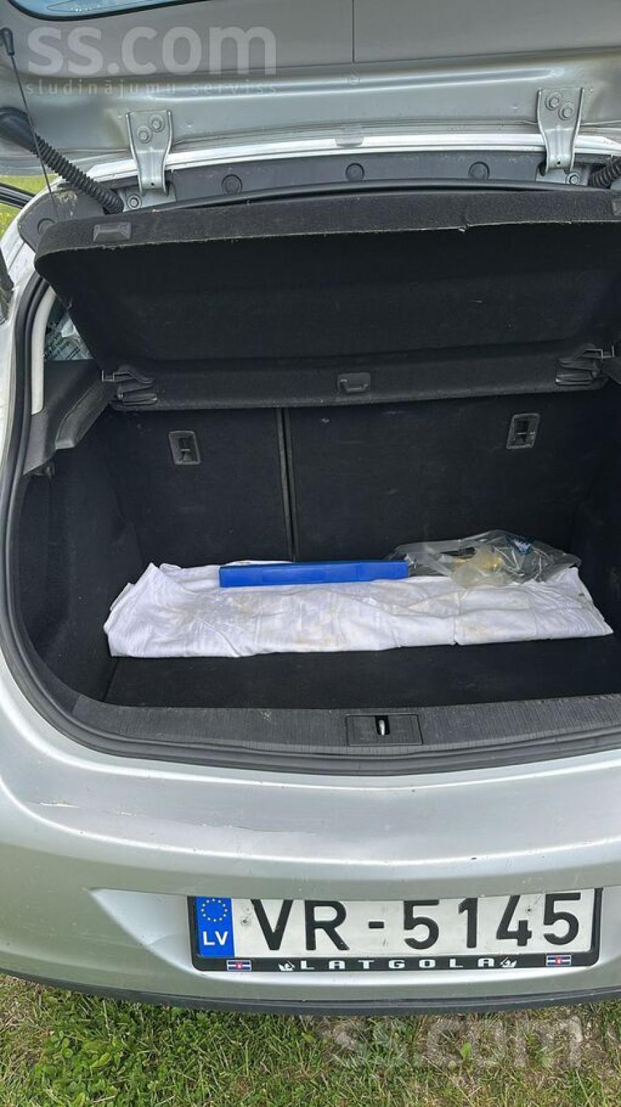 Opel Astra 2012 in Preili, with an engine capacity of 1.60 L and mileage of 290 thousand km for 2100 €, photo 8 on AUTOMOTO.COM.LV