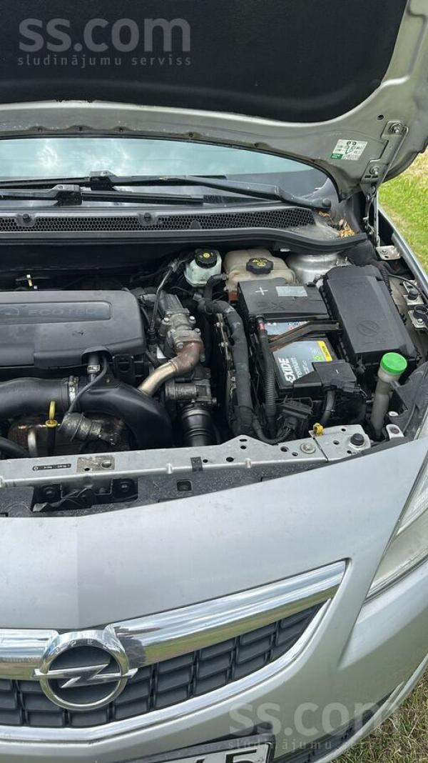Opel Astra 2012 in Preili, with an engine capacity of 1.60 L and mileage of 290 thousand km for 2100 €, photo 8 on AUTOMOTO.COM.LV
