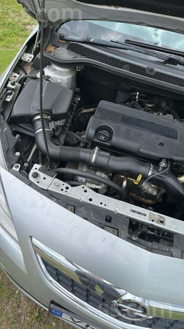 Opel Astra 2012 in Preili, with an engine capacity of 1.60 L and mileage of 290 thousand km for 2100 €, photo 9 on AUTOMOTO.COM.LV