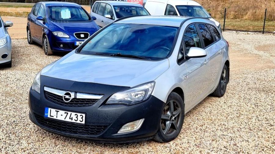 Opel Astra 2012 in Cesis, with an engine capacity of 1.70 L and mileage of 428 thousand km for 1700 €, photo 1 on AUTOMOTO.COM.LV