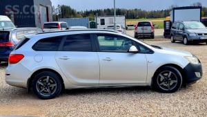 Opel Astra 2012 in Cesis, with an engine capacity of 1.70 L and mileage of 428 thousand km for 1700 €, photo 4 on AUTOMOTO.COM.LV