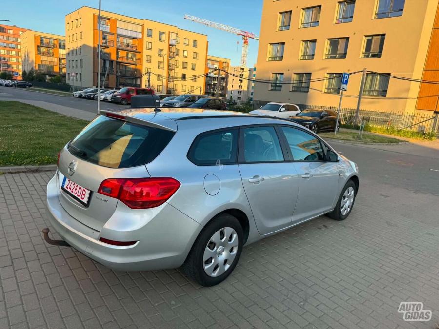 Opel Astra 2012 in Vilnius, with an engine capacity of 1.40 L and mileage of 250 thousand km for 2350 €, photo 5 on AUTOMOTO.COM.LV